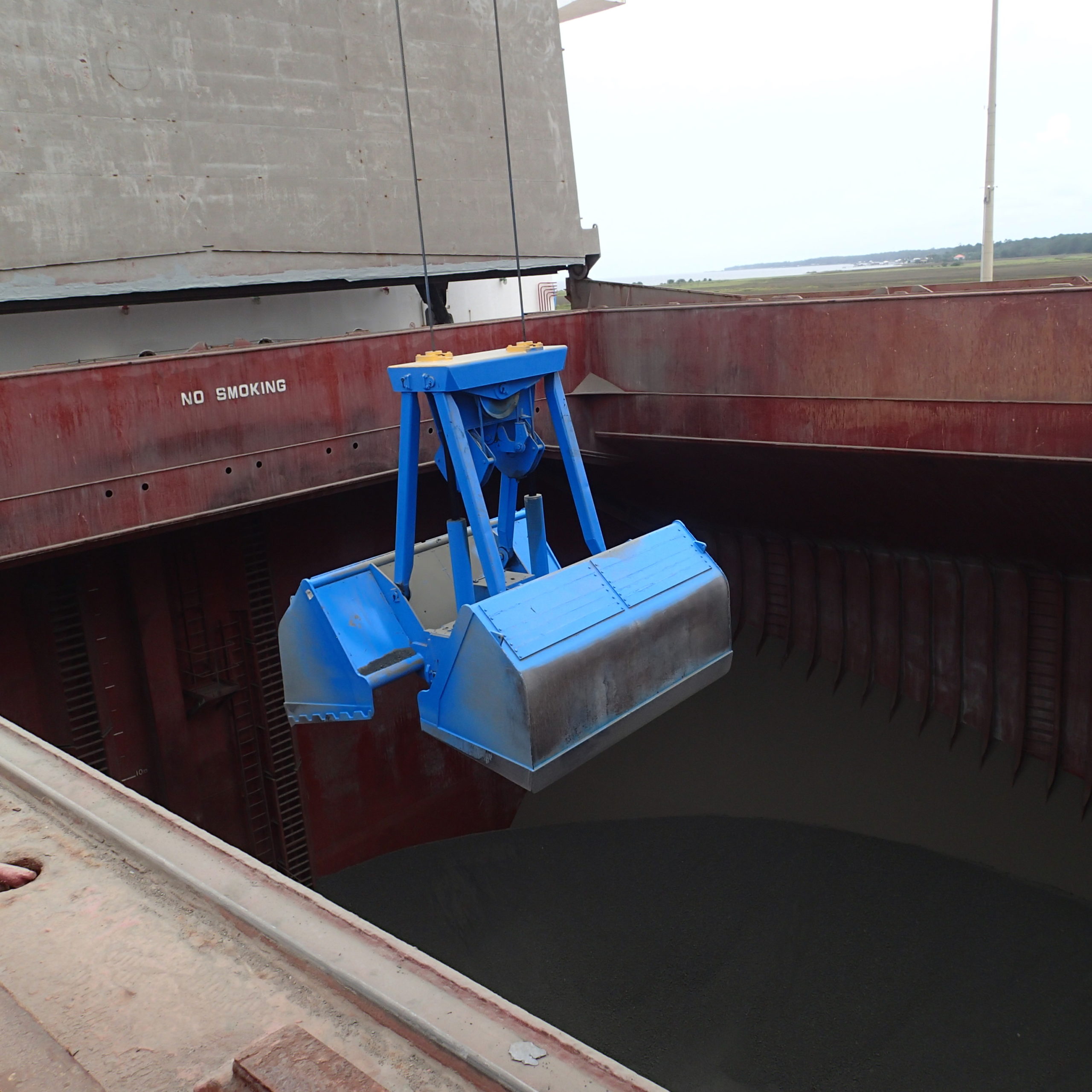 Ilenao: Offloading Clinker – CORE INDUSTRIES